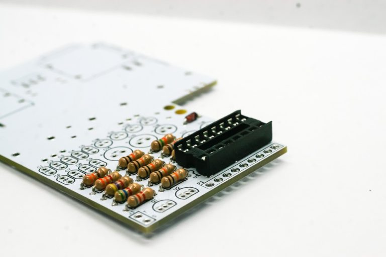 Cosmic Echo – Stomp Wizard Assembly Instructions – Synthrotek